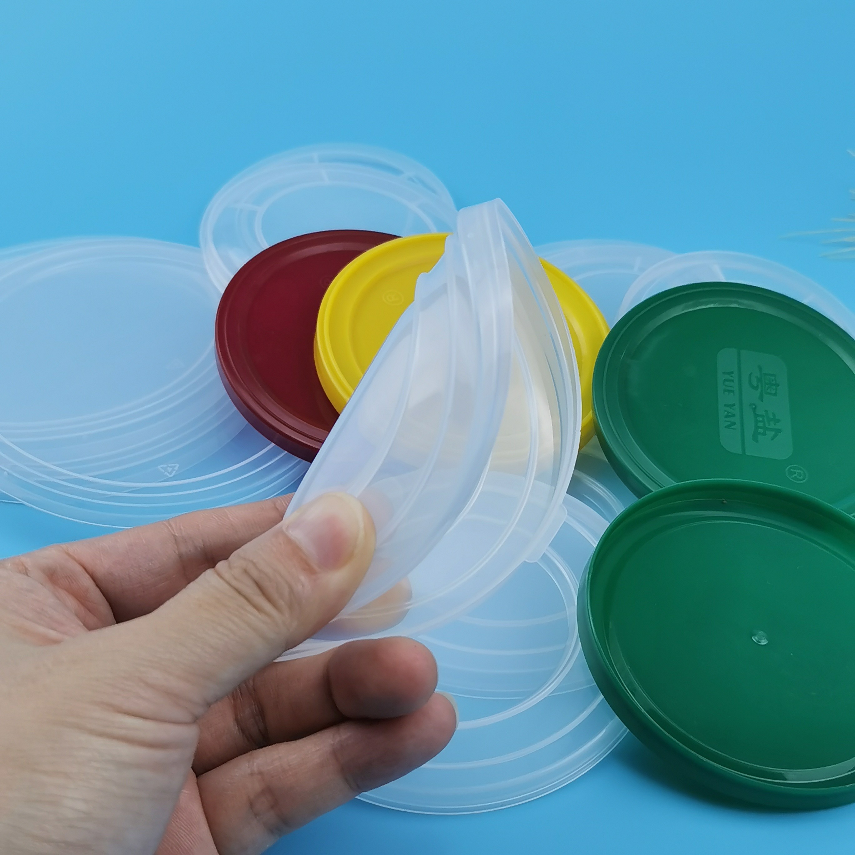 Clear Recycling Embossed Resuable 73mm PE Plastic Lids